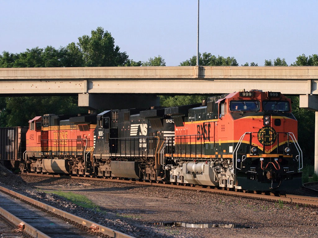 BNSF 999